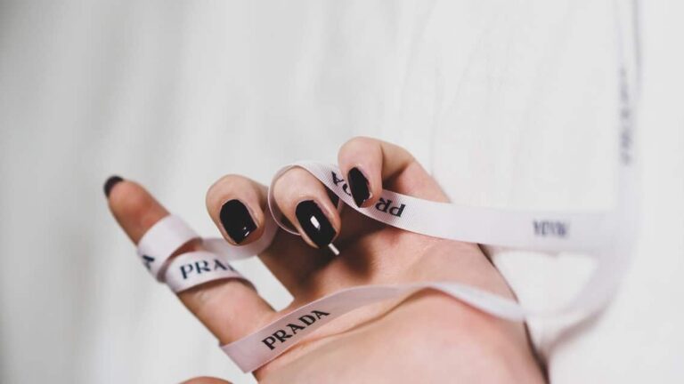 27 Fun and Stylish Black Nails Inspiration and Ideas - Nail Aesthetic